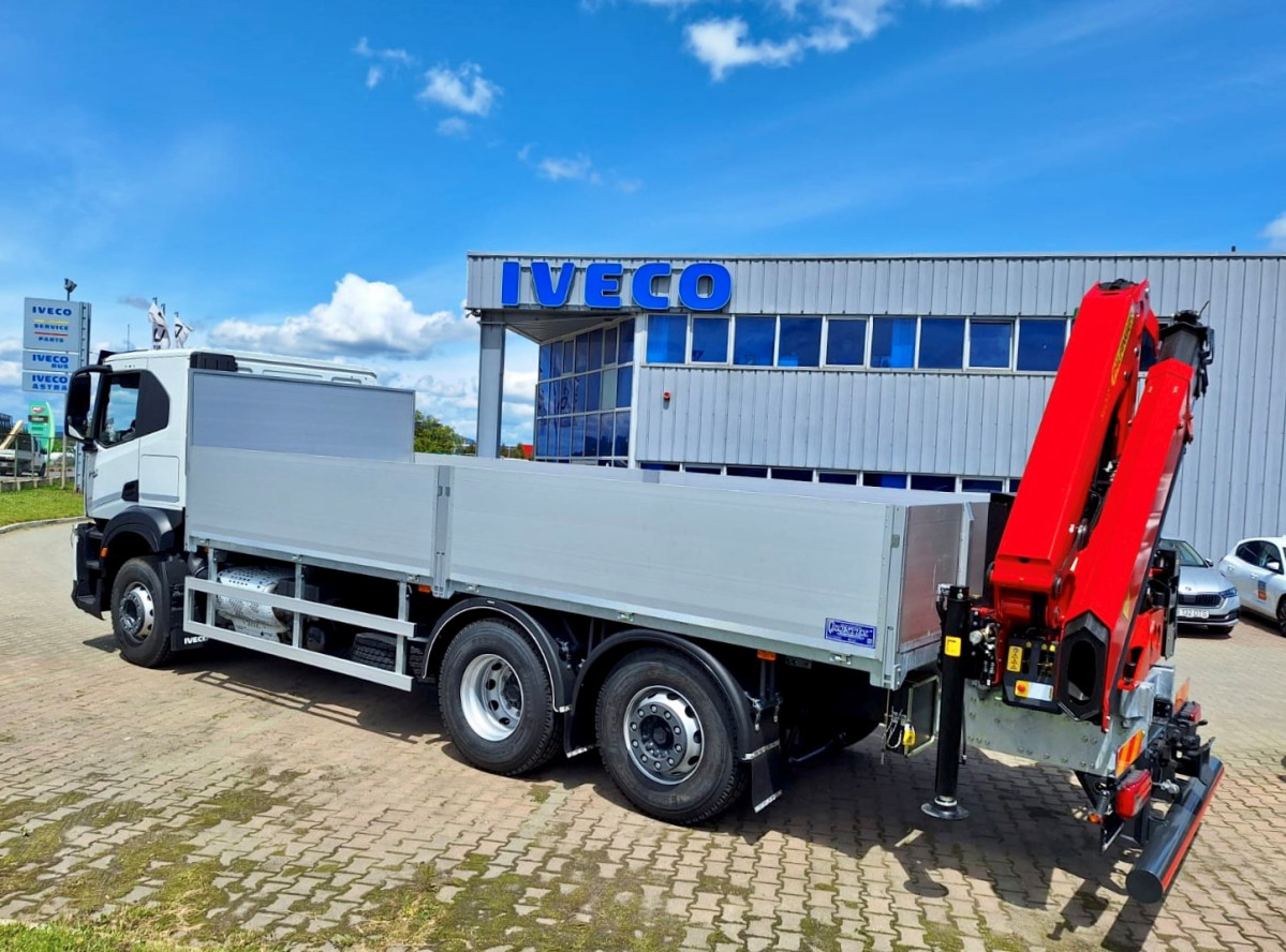 Oferta Macara pe sașiu IVECO X-WAY și platformă voluminoasă - TERRA ...